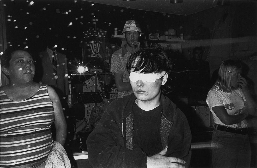 Mark Cohen’s ‘Grim Street’ – the Bang of the Flash and the Crop of the ...